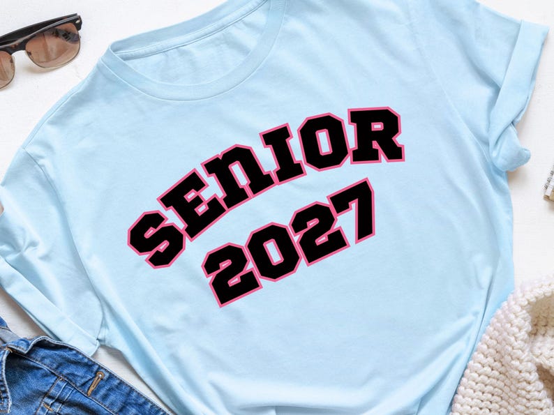 Sénior 2027 PNG SVG | Promotion 2027 | Design universitaire preppy ...