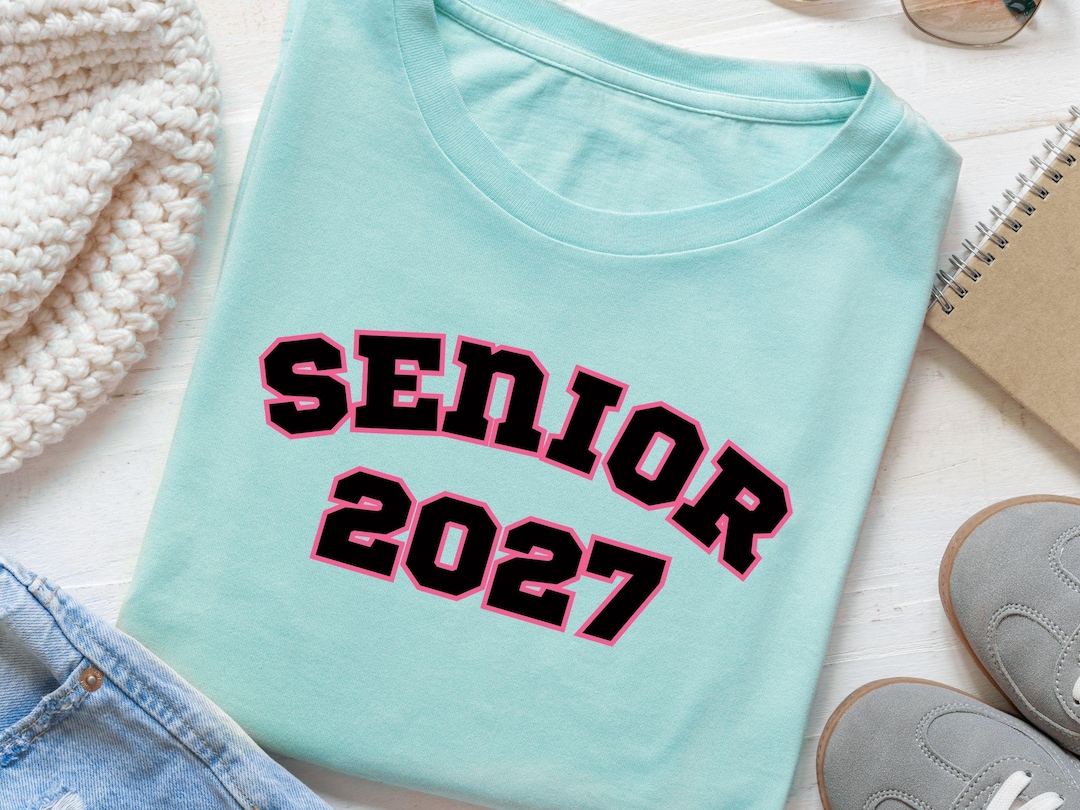 Sénior 2027 PNG SVG | Promotion 2027 | Design universitaire preppy ...