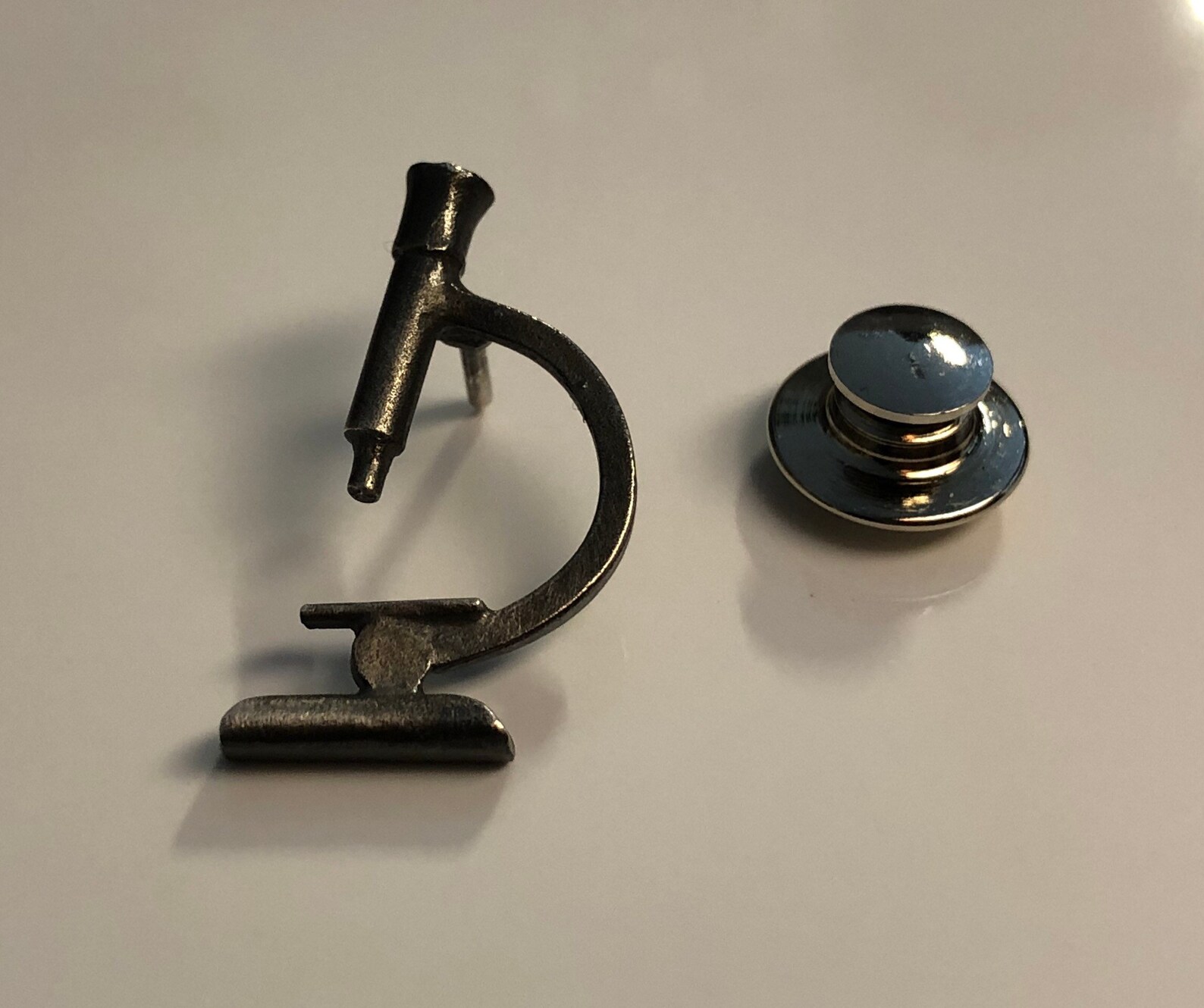 Microscope, Microscopio ,pin Microscope, Pin De Microscopio, Silver Pin ...