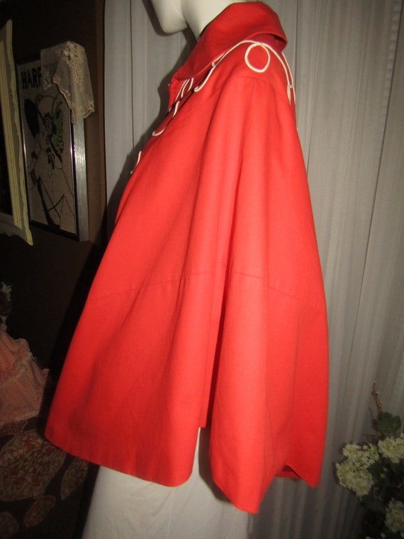 1960's Bright RED WHITE Trim Zip Front CAPE----No La… - Gem