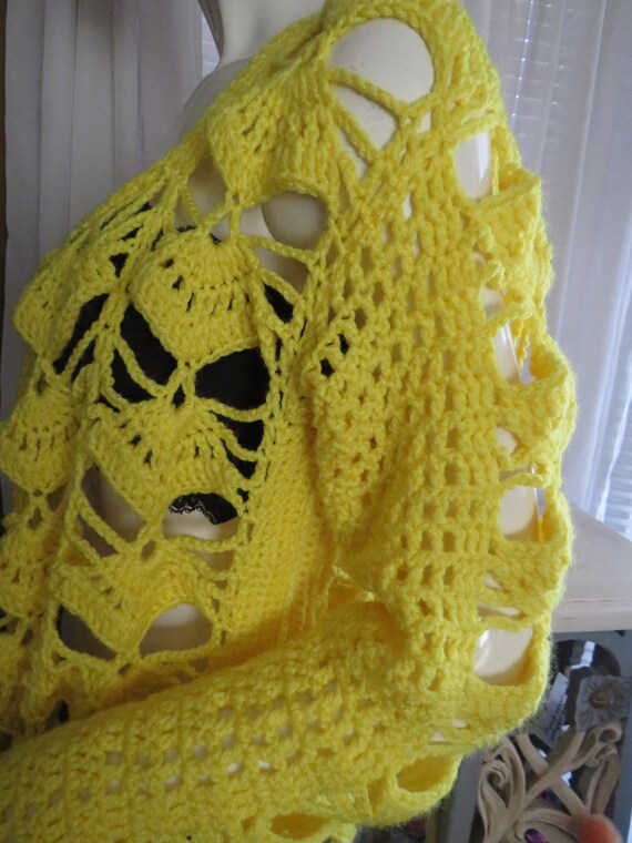 Vintage Bright YELLOW CROCHET JACKET----No Label Or S… - Gem