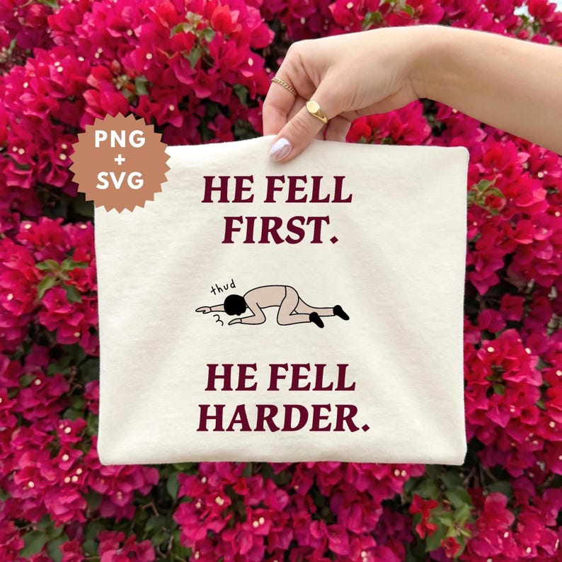 Er Fell zuerst PNG, Er Fell härter SVG, Romanze Buch Shirt, Buch Trope ...