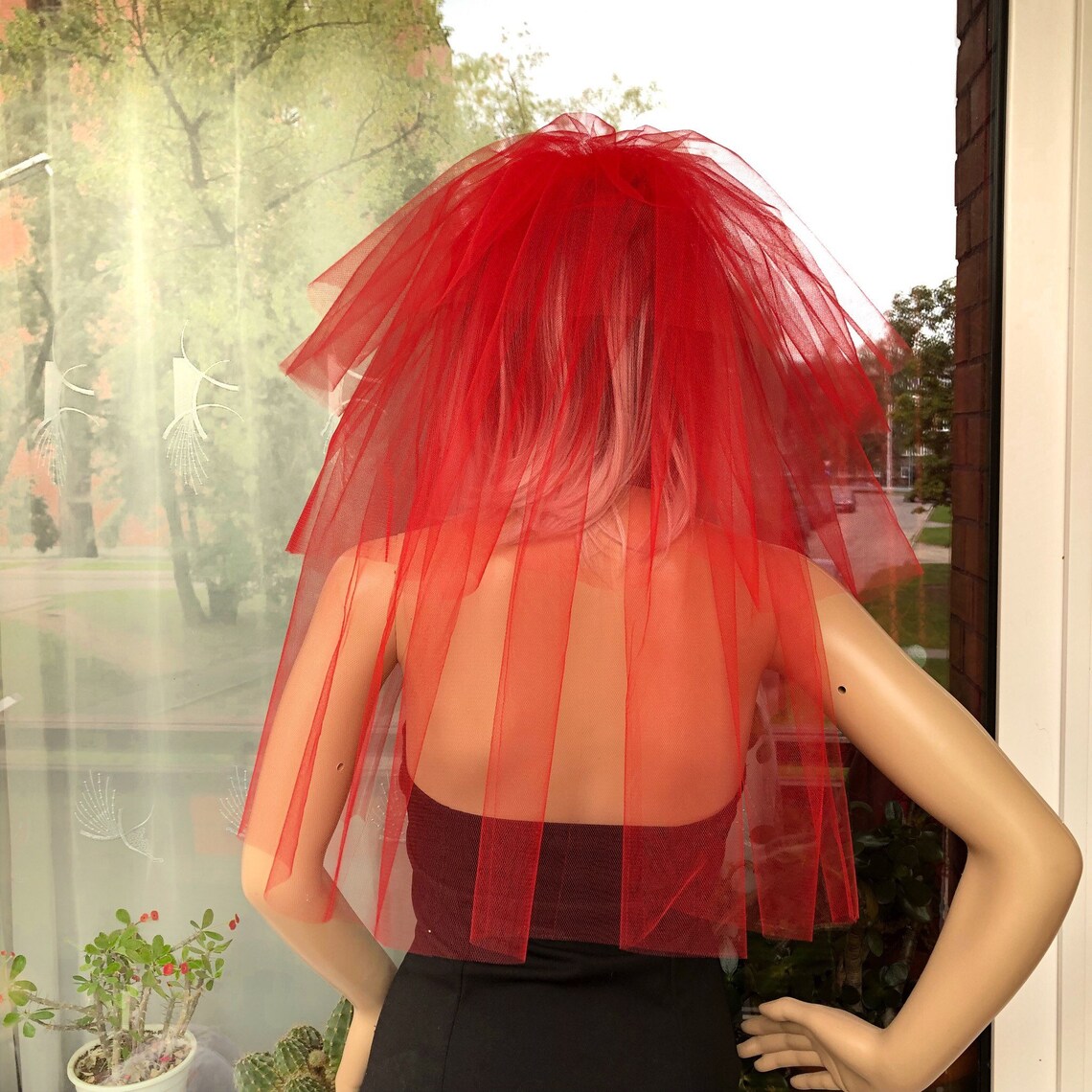 Halloween Party Veil 3-tier Red, Halloween Costume Idea. Lydia Deetz ...