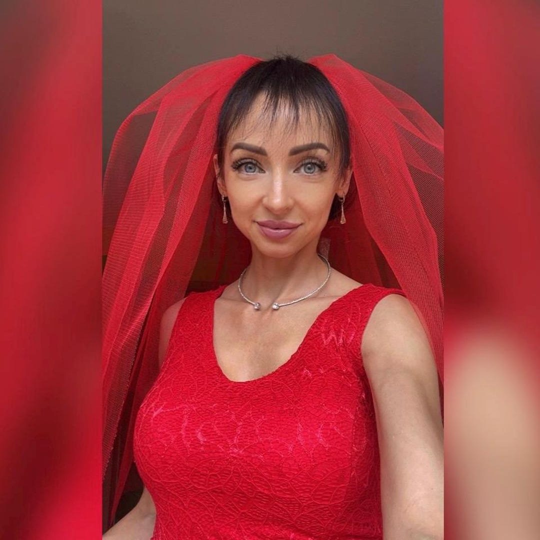 Lydia Deetz Wedding Veil. Lydia Red Veil Beetlejuice Halloween Party ...