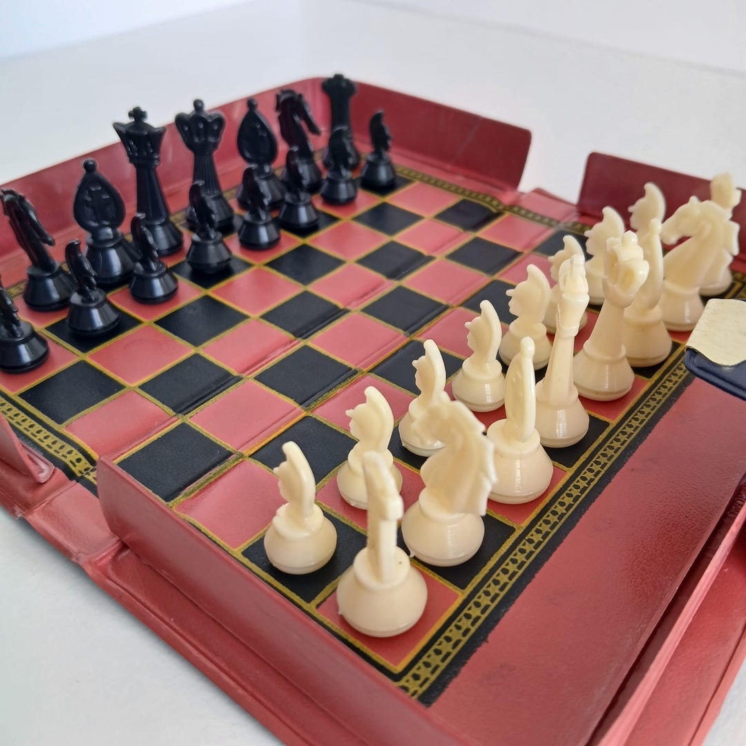 Vintage Magnetic Travel Chess Set - Blue and Gold Case - Retro Stand-up ...