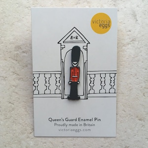 SET OF 3 London Bus, Queen's Guard & Union Jack Enamel Pin Badges ...