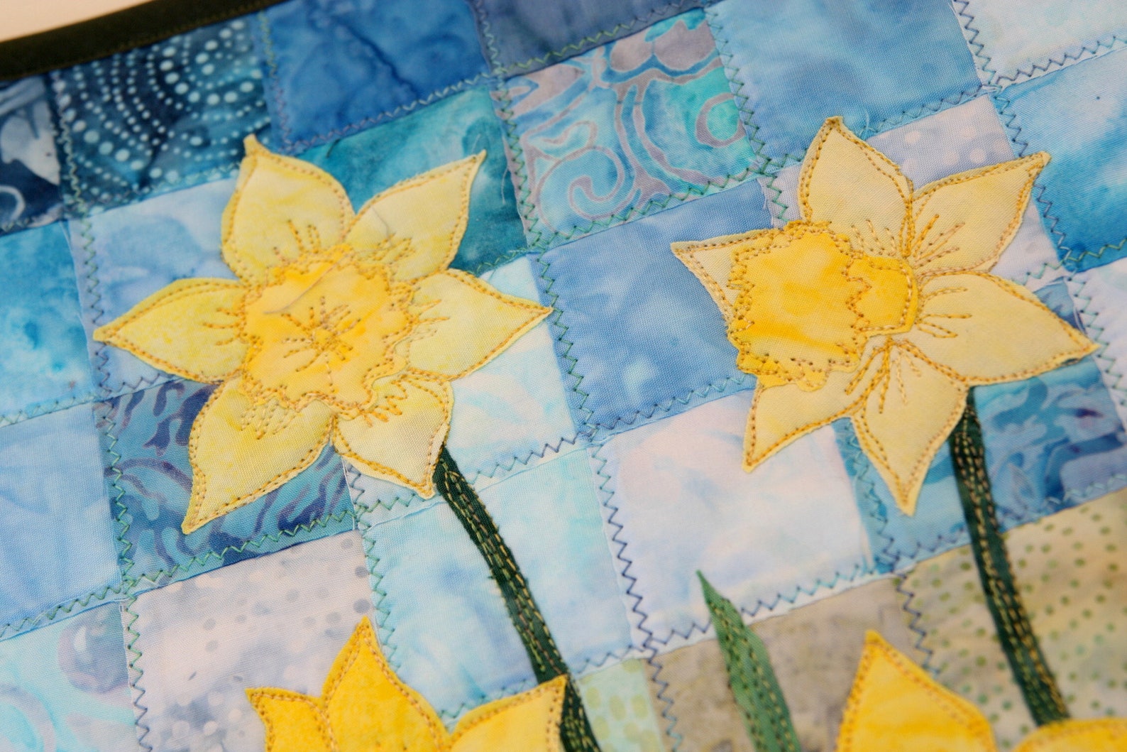 Batik Daffodil Quilted Wall Hanging / Art Quilt Pattern or - Etsy Canada