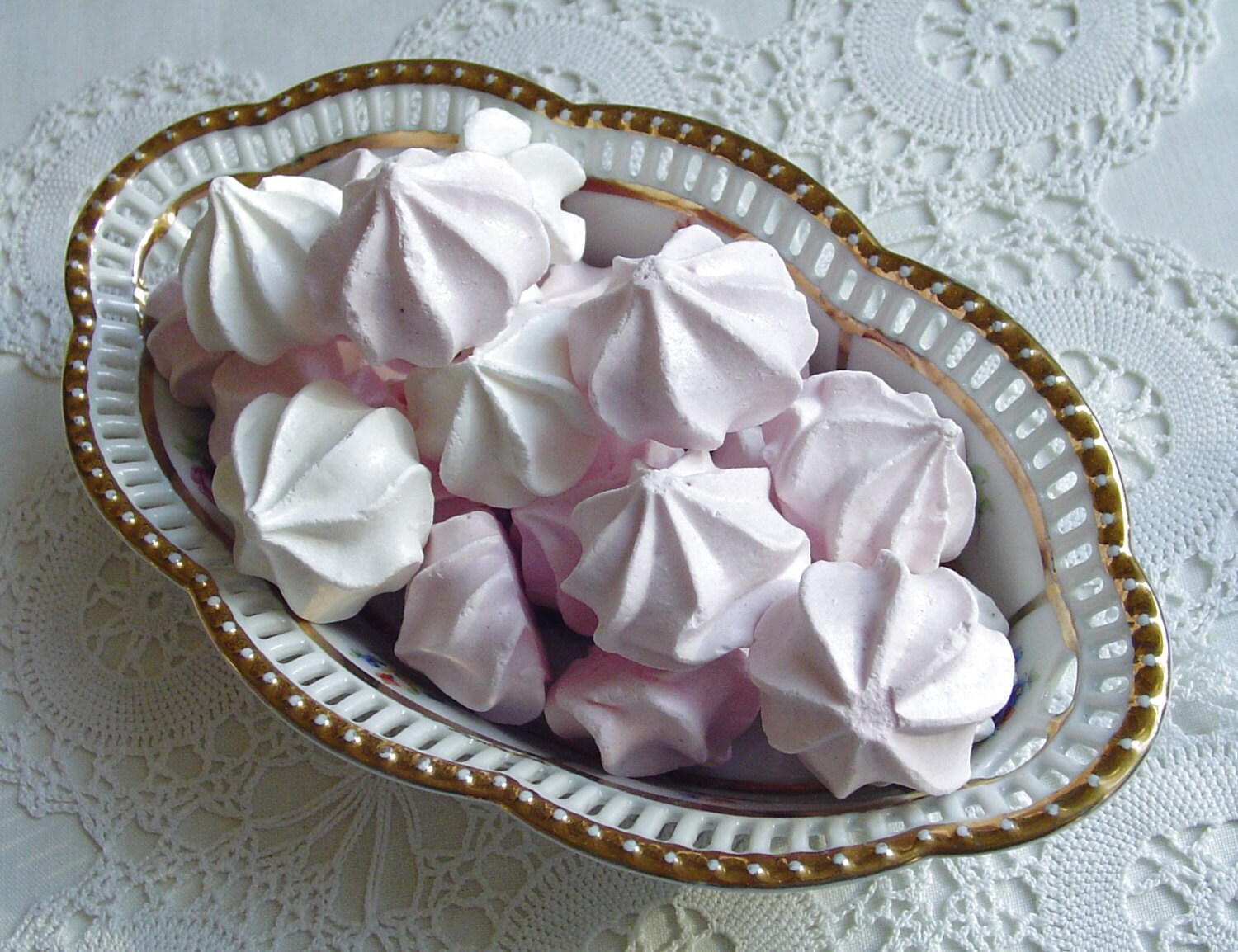 Candy Dish / Bon-bon / Bombonniere Reticulated & Lots of GOLD 1960s ...