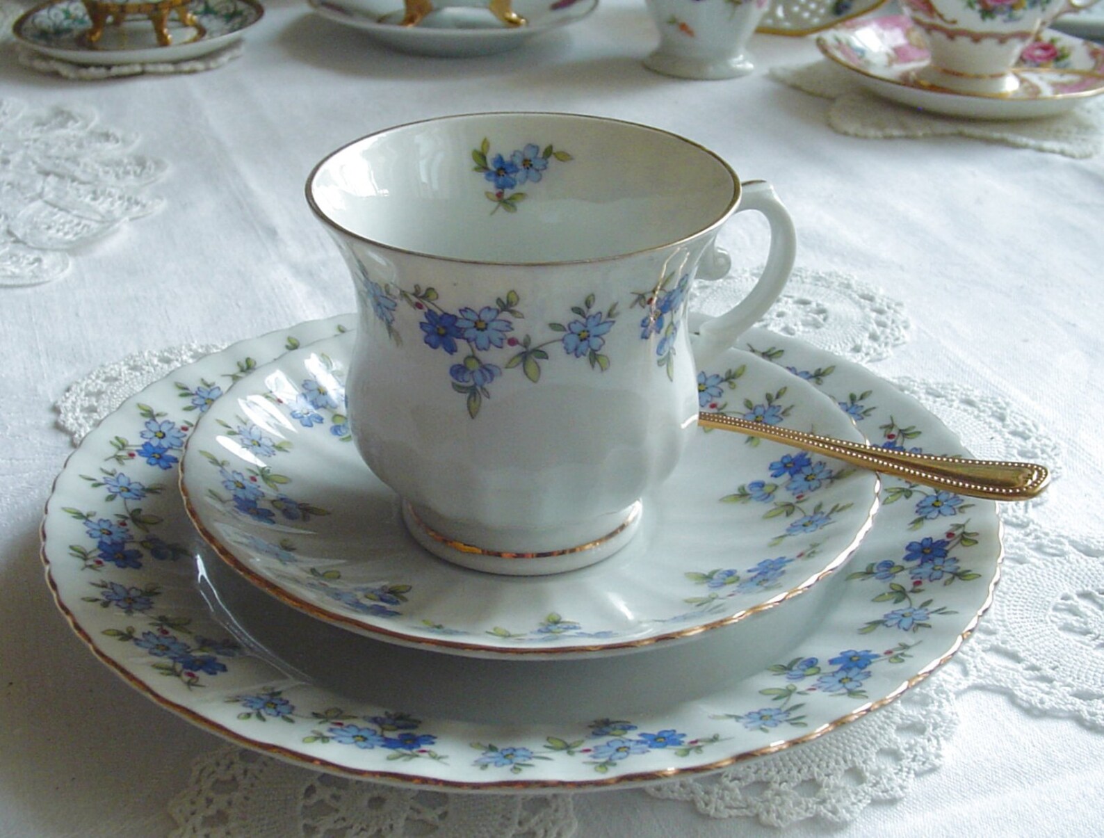 Forget-me-nots - Royal China - 1970s Vintage - TEACUP, SAUCER & PLATE ...