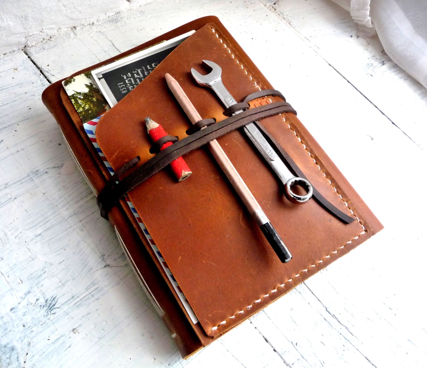 large-leather-travel-journal-with-inside-and-outside-pockets-the