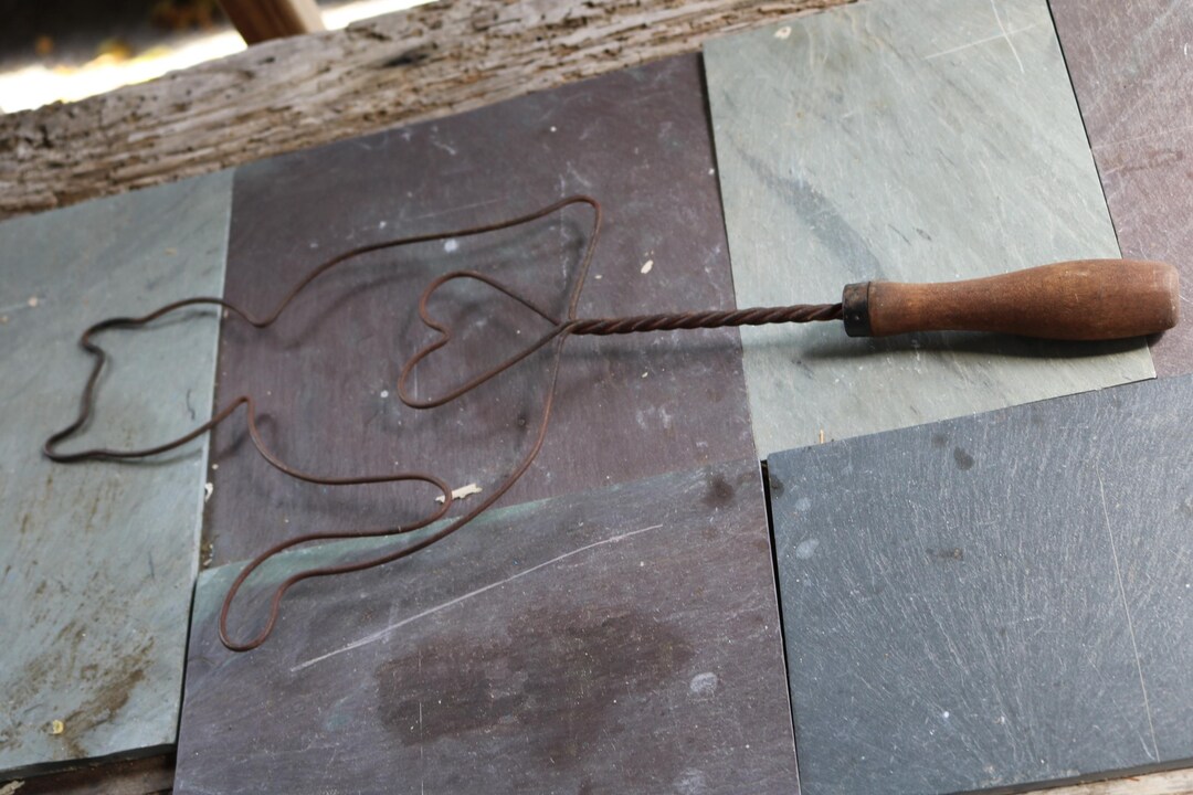 60s CAT & HEART Rug Beater Wooden Handle Wall Decor Rusty - Etsy