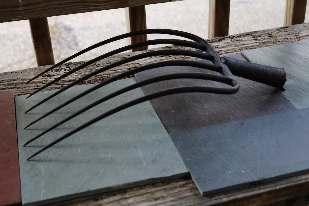 30s PITCHFORK 6-tine Thin Farm Rustic Primitive TOOL for Repurpose ...
