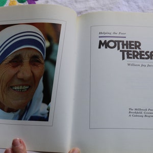 TWO Mother Teresa BOOKS Young Reader 8yrs up Religious Biographies ...