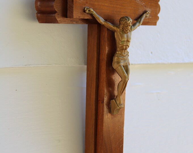60s 70s Wooden SICK BOX CRUCIFIX Hanging Faux Brass Jesus - Etsy