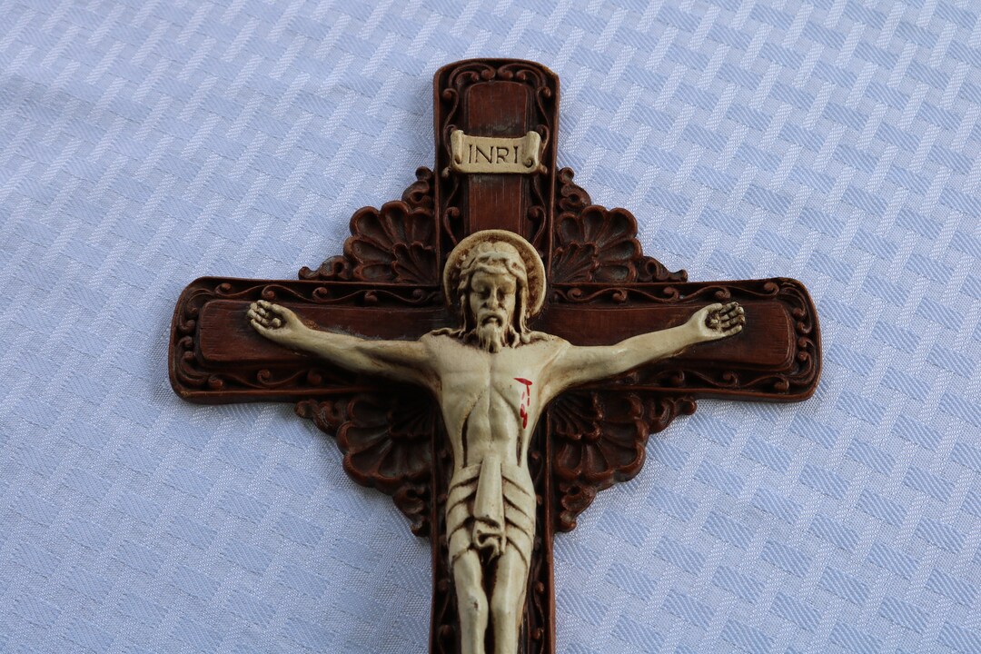 60's 3D Resin Crucifix Hanging Cross Dark Brown and Beige 11" Tall - Etsy