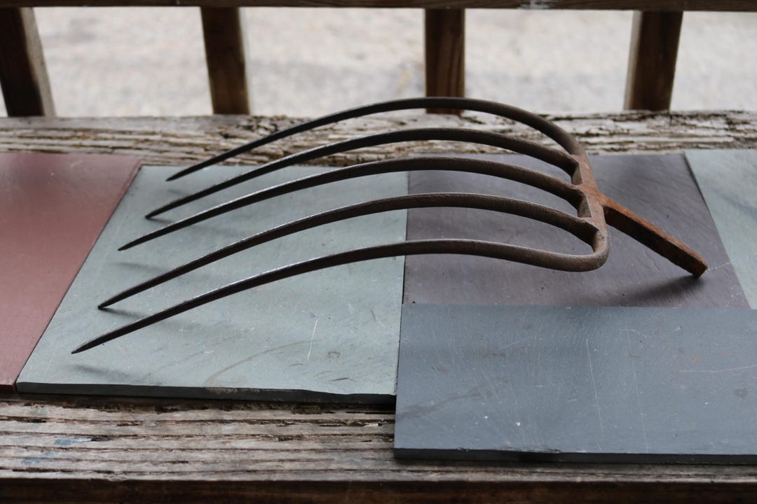 Early 1900s Farm PITCHFORK With Five Thin Tines REPURPOSE Yard Art ...