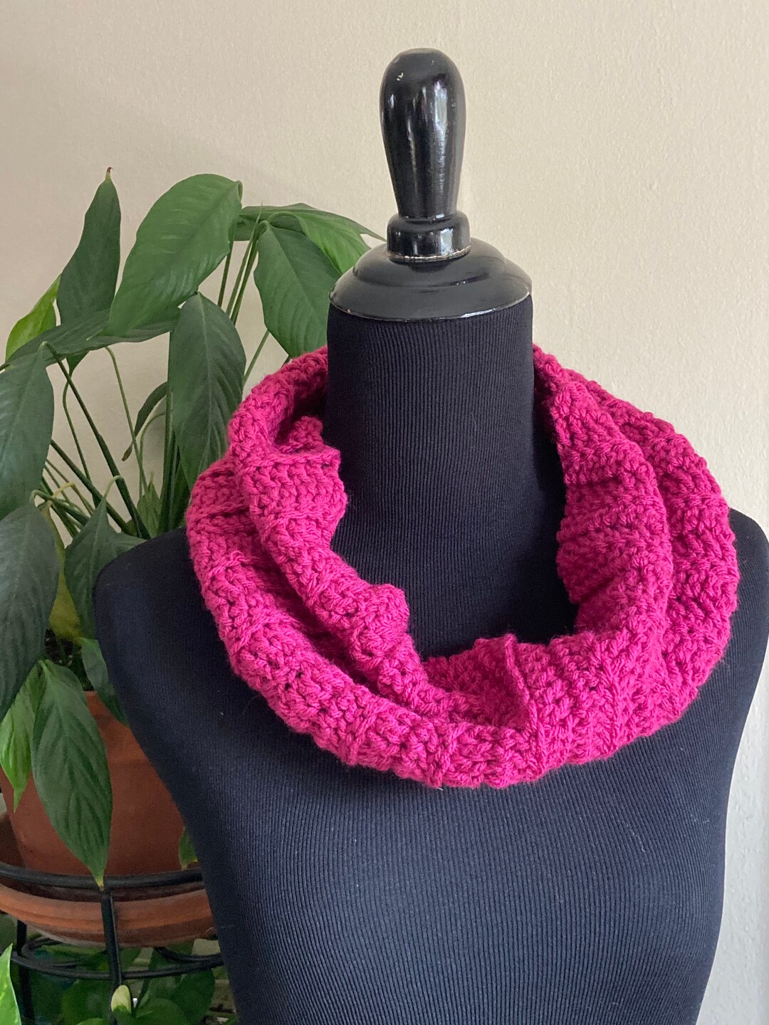 Crochet Infinity Cowl - Raspberry - Etsy