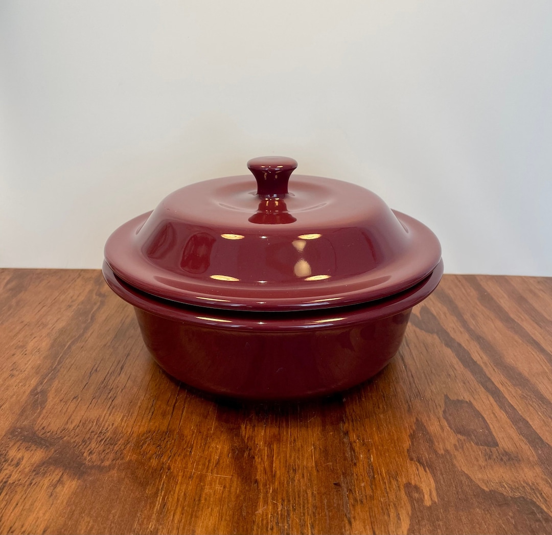 The Pampered Chef Covered Casserole Dish Round Cranberry Baker With Lid ...