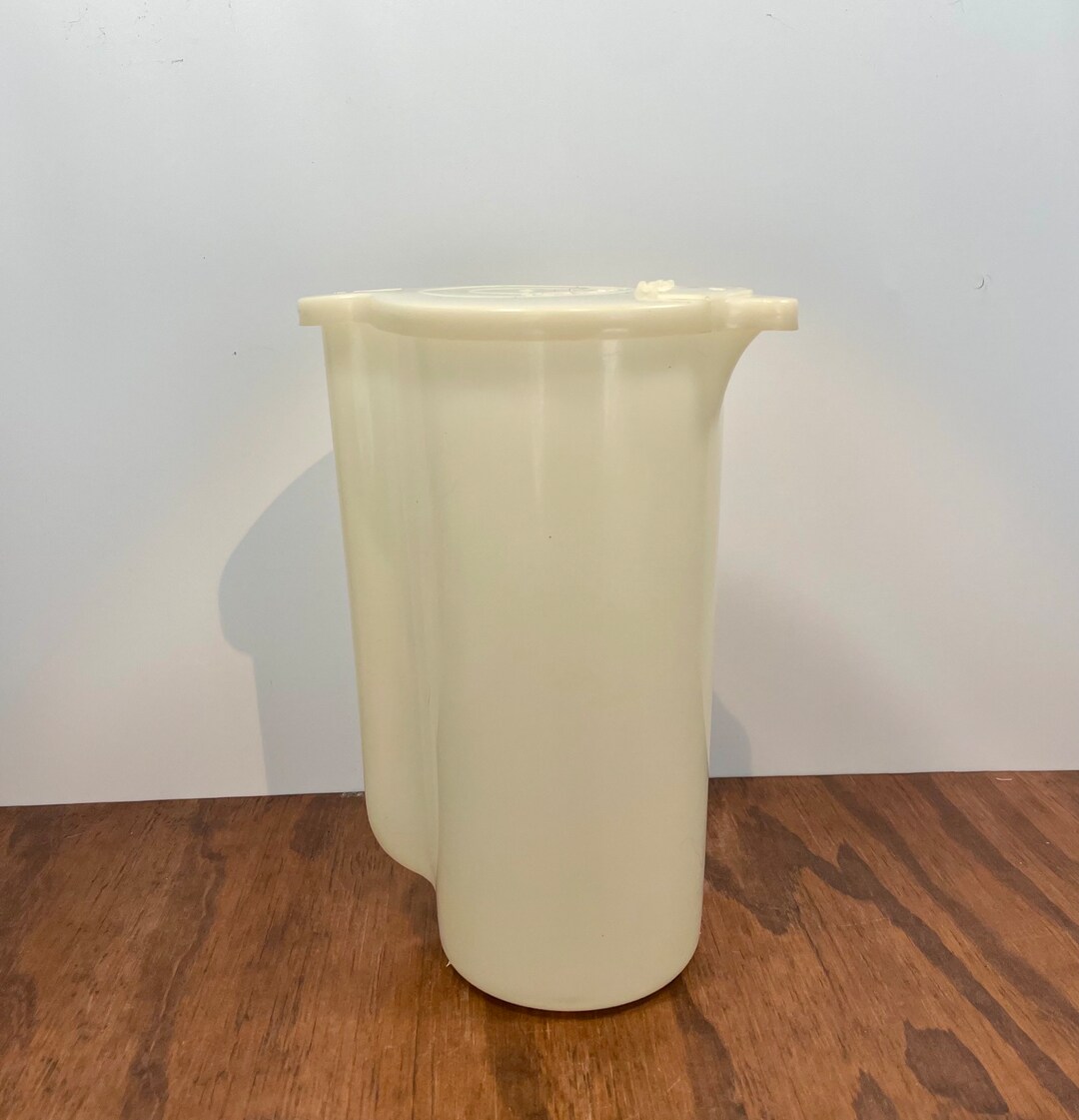 Vintage Tupperware Pitcher – 2 Quart #129 With Flip Top Lid #447 ...
