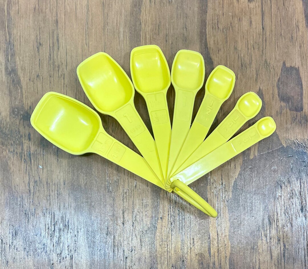 Vintage Tupperware Measuring Spoons – Yellow 1970s Set of 7 – Made in ...
