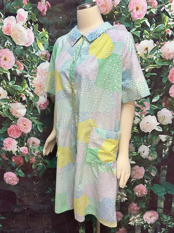 80s Pastel Swirl Snap Front House Coat - Gem