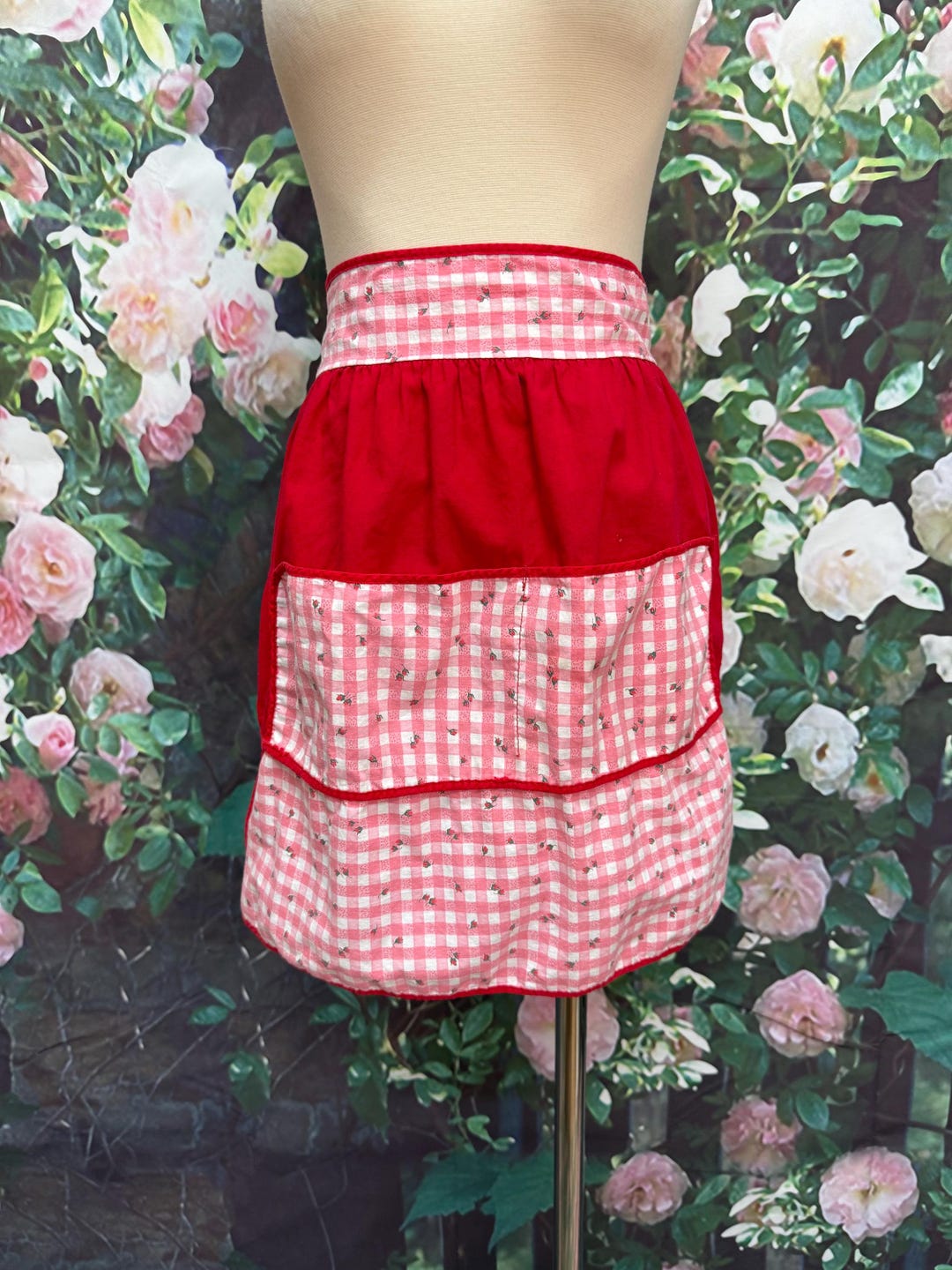 60s Red White Checkered Apron Red Rose Buds - Etsy