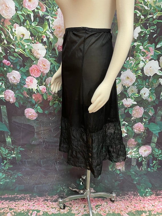 50s Rosalind Black Tiered Half Slip Embroidered Organ… - Gem