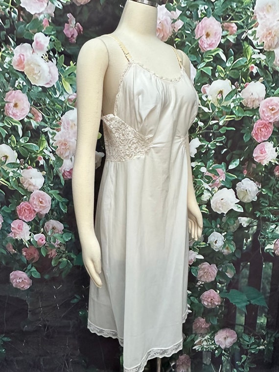 60s Barbizon White Taffeta Slip Stretch Lace Size 38 Gem