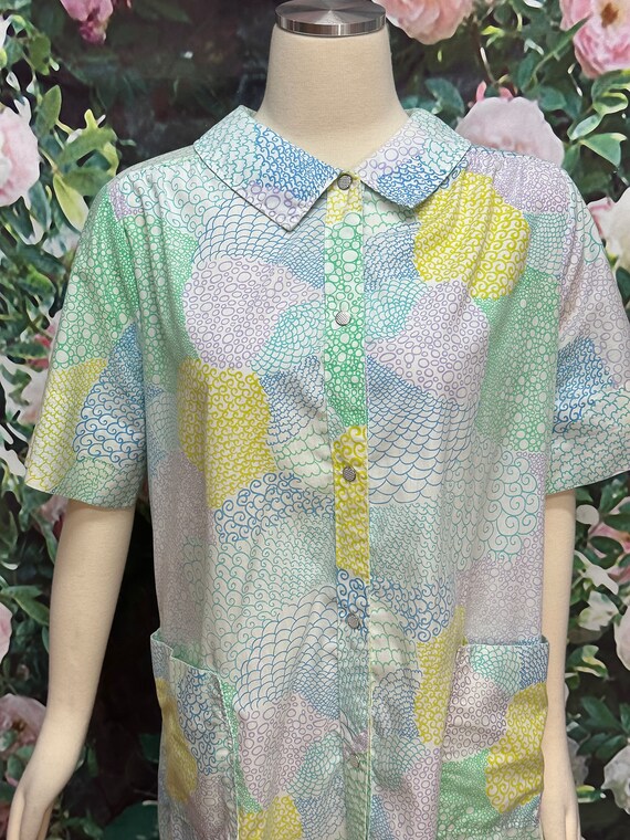 80s Pastel Swirl Snap Front House Coat - Gem