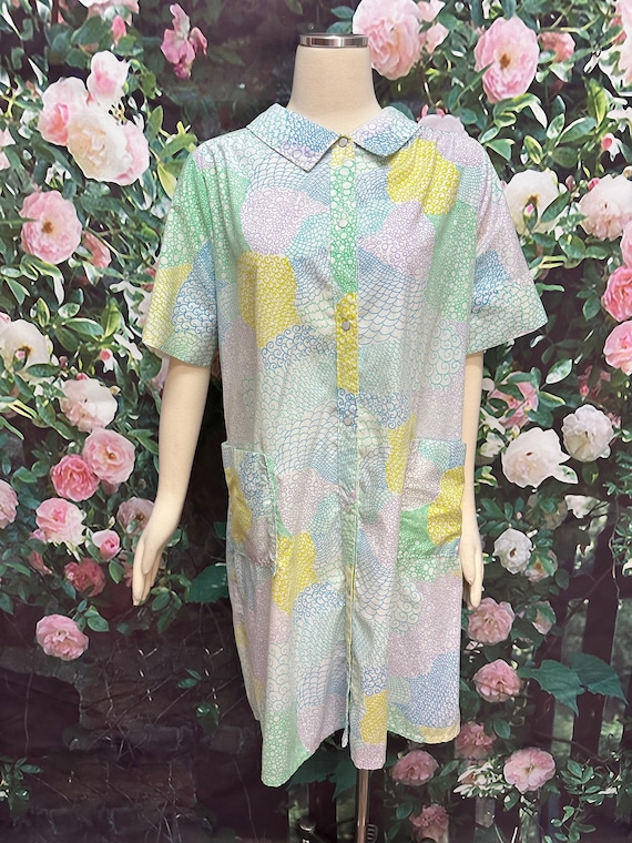 80s Pastel Swirl Snap Front House Coat - Gem