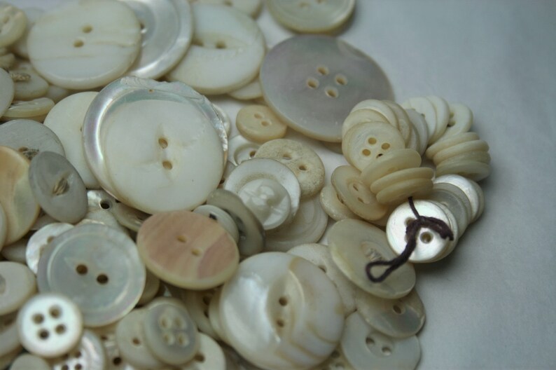 Lot of Vintage /antique MOP Shell Buttons - 200+ - Mixed Sizes- Mostly ...