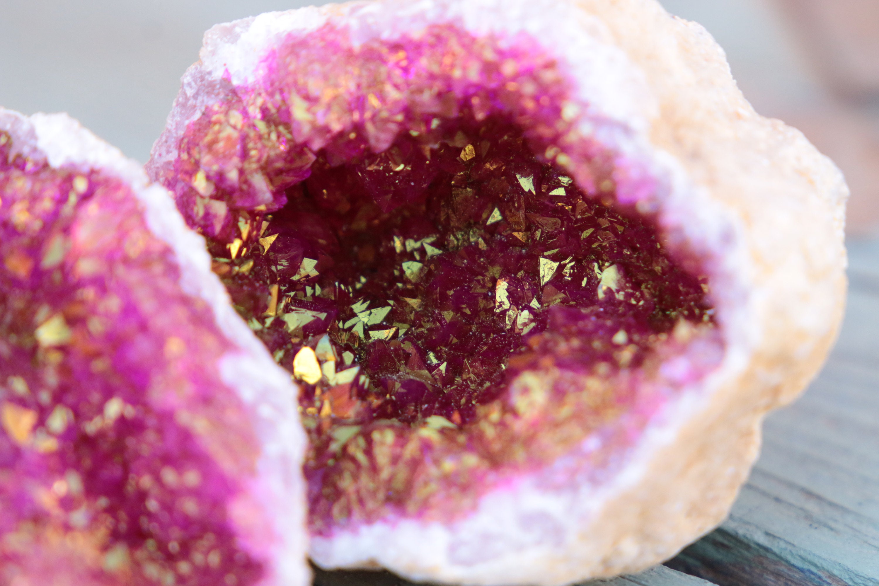 GLOWING CRYSTAL GEODE - Whole Crystal - Reiki - Altar Supply - Best ...