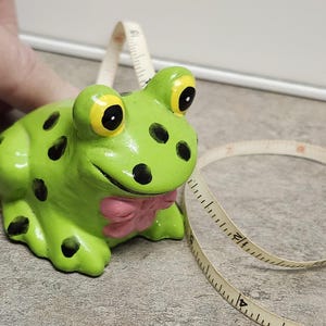Frog Tape Measure 'A Lorrie Design' Vintage Retractable Rotary Sewing ...