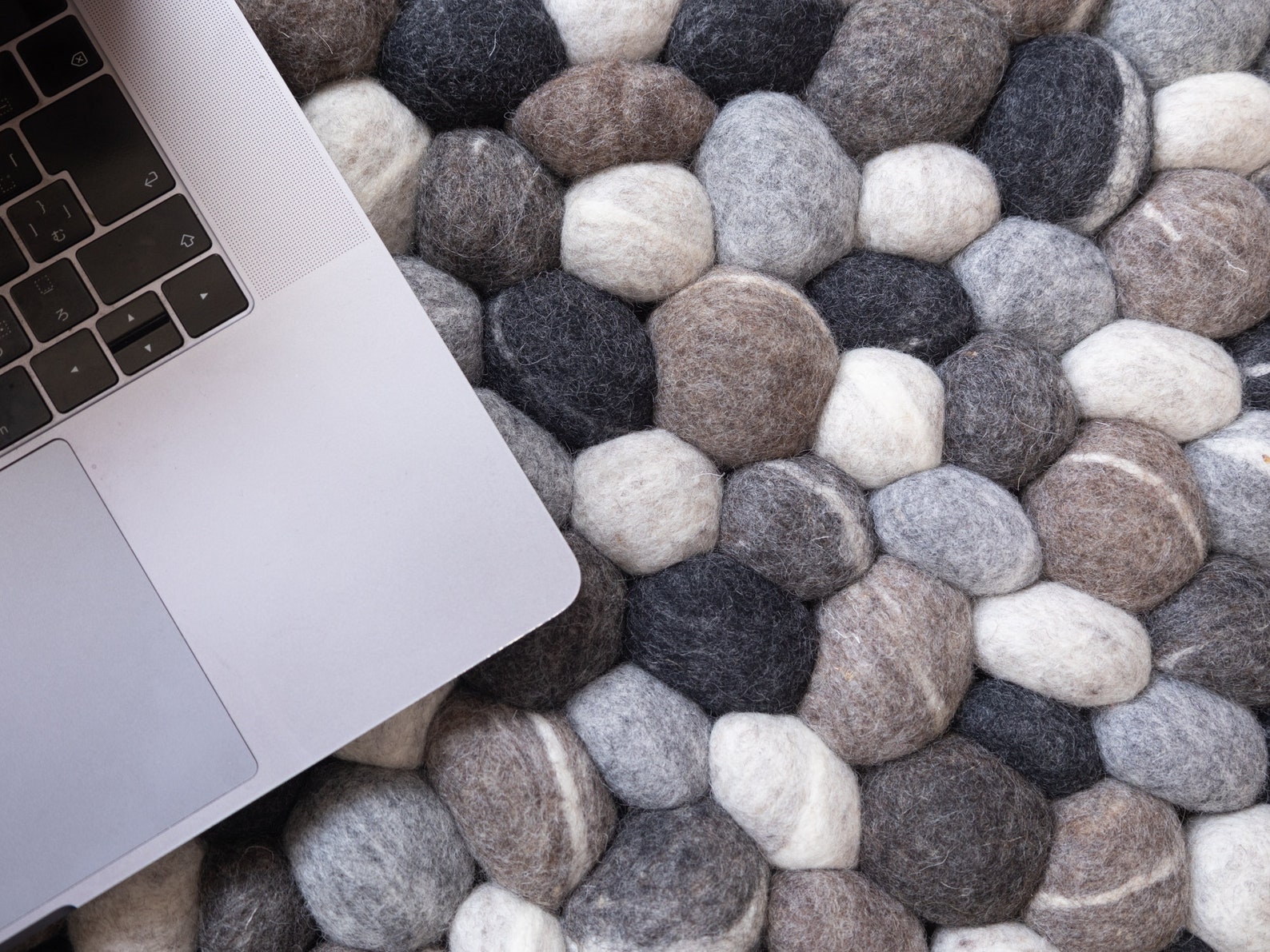 Felt Natural Round Stone Pebble Rug, Handmade Wool Pom Pom Carpet for ...