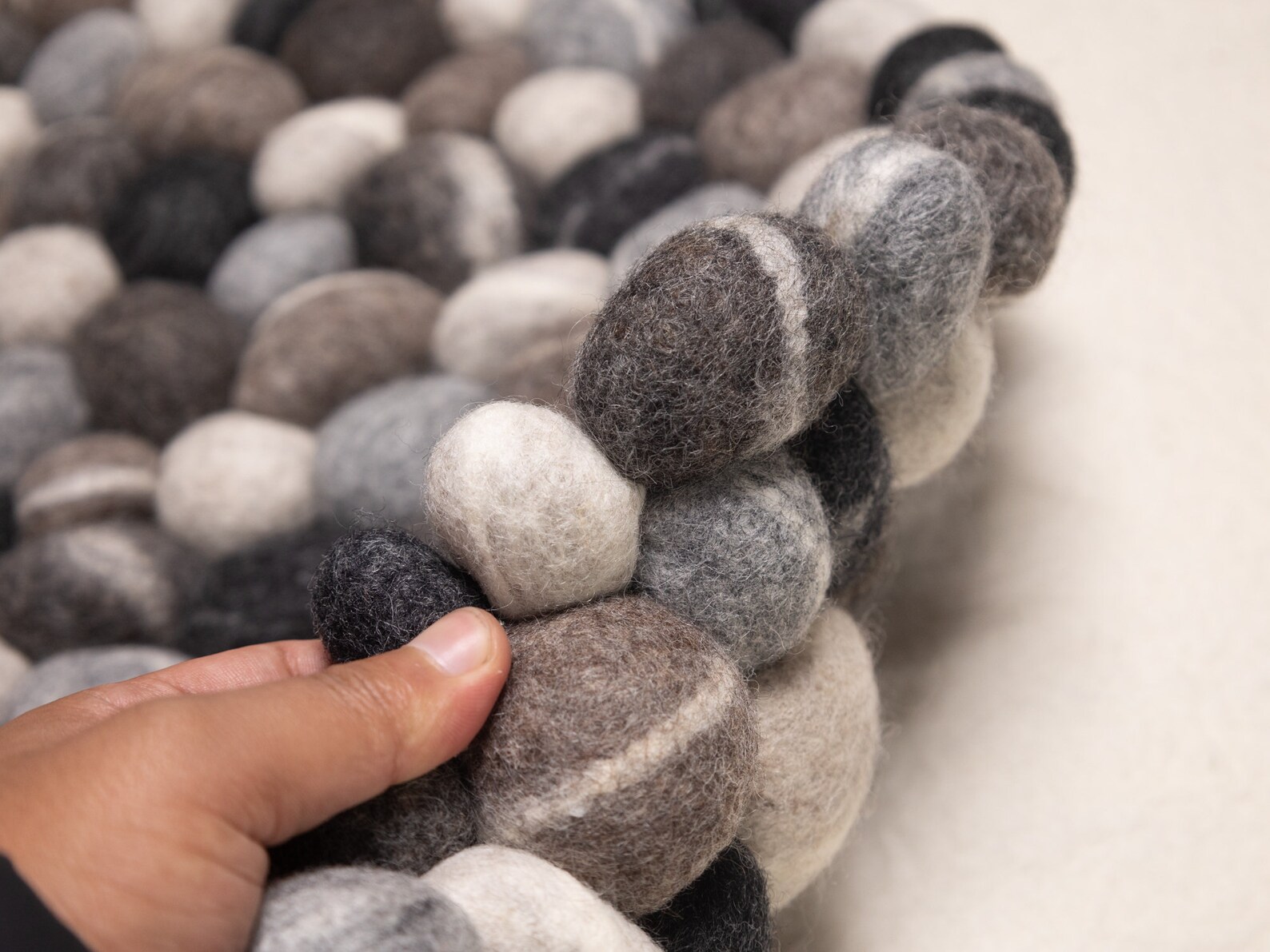 Felt Natural Round Stone Pebble Rug, Handmade Wool Pom Pom Carpet for ...
