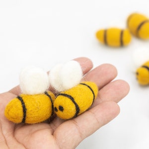 25 Pcs of Wool Felt Bumble Yellow Bee Hand Felted 4cm Bee for DIY ...