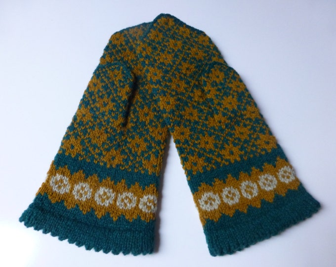 Vintage Swedish Hand Knitted Wool Mittens / Traditional Gotland Design ...