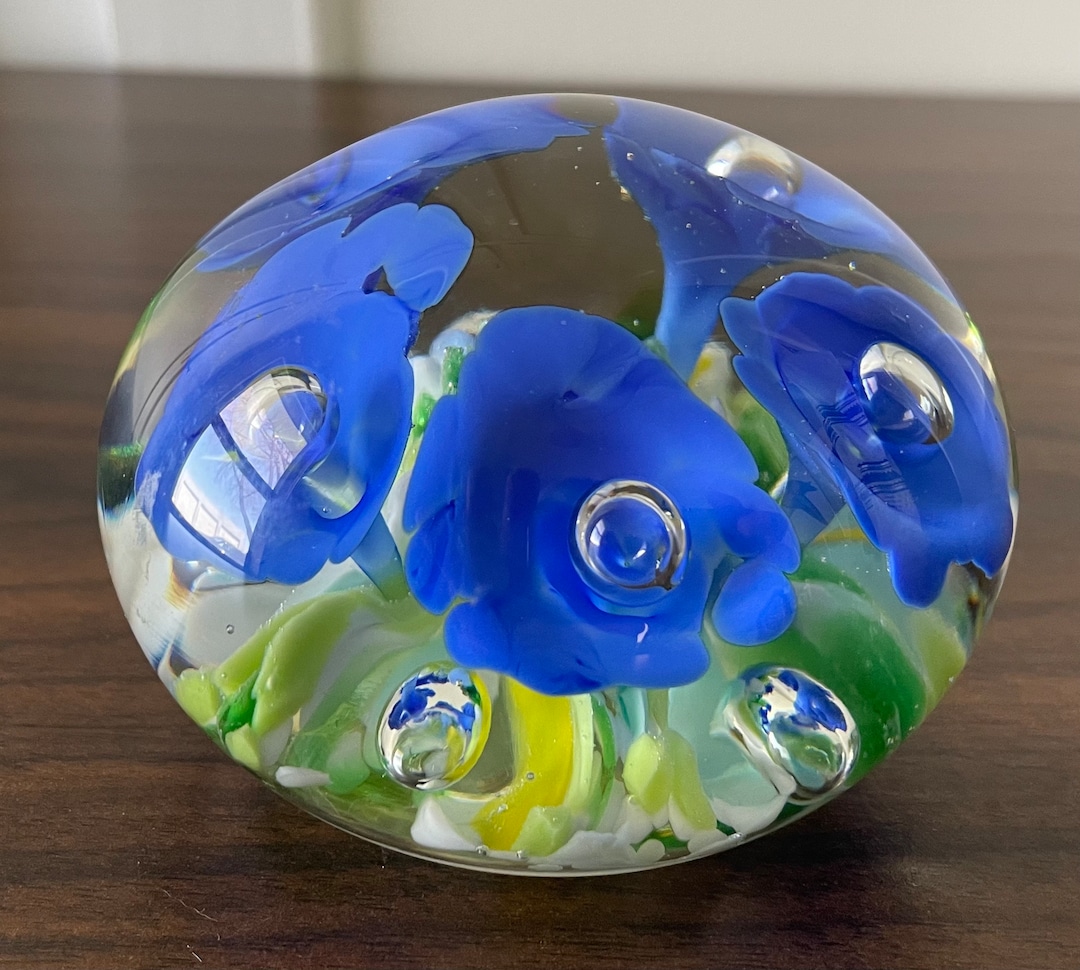 Vintage Maude and Bob St Clair Floral Art Glass Paperweight Dated 1976 ...