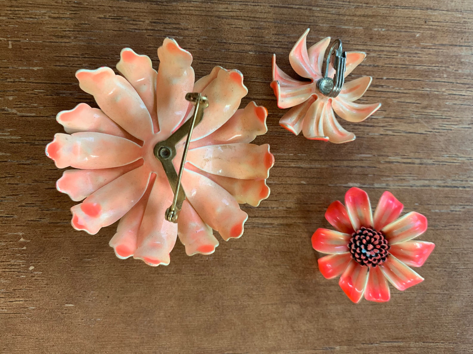 Vintage 1960's Enamel Daisy Pin With Matching Clip - Etsy