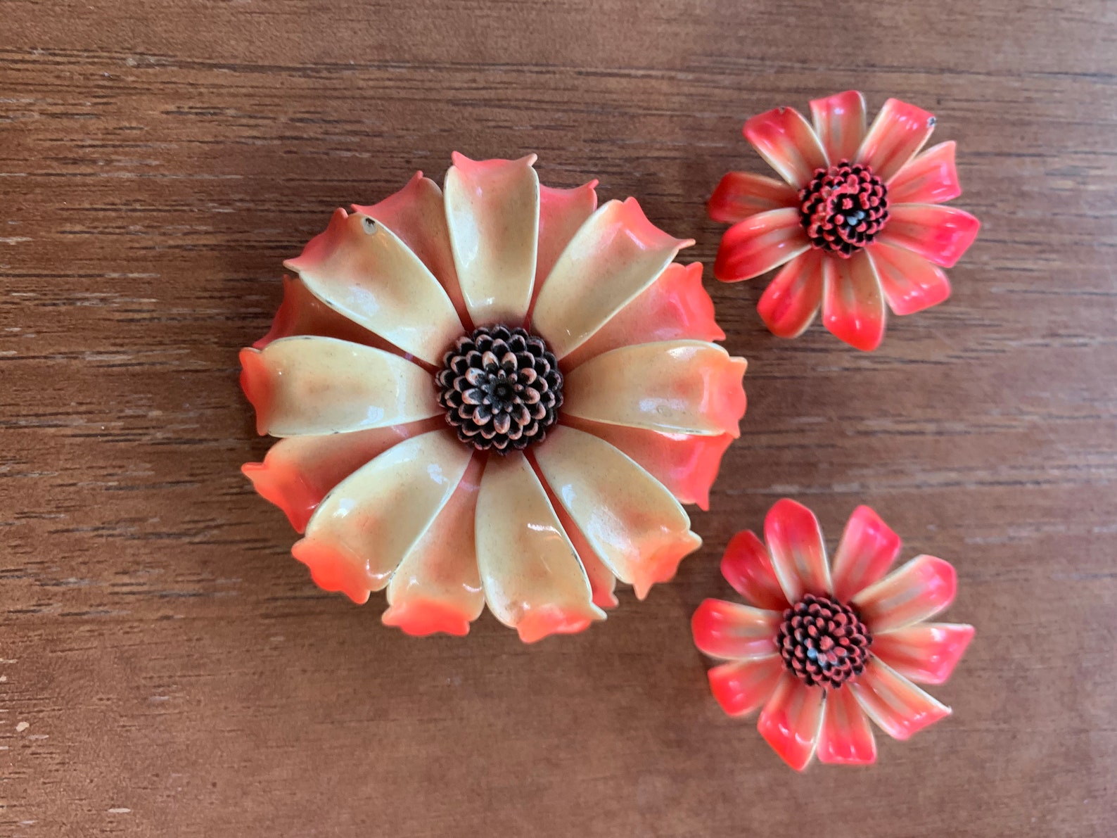 Vintage 1960's Enamel Daisy Pin With Matching Clip - Etsy