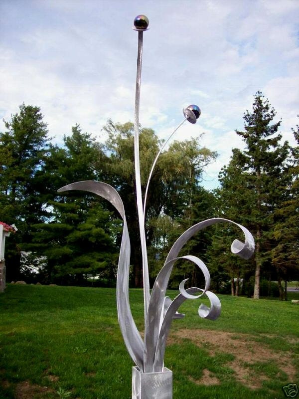 Contemporary Garden Artwork - Garden Design Ideas