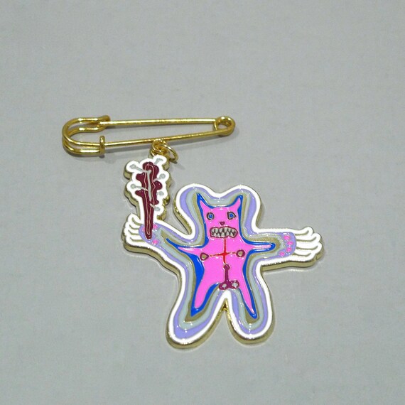 Grayson Perry Trophy Enamel Kilt Pin - / Artist Safet… - Gem