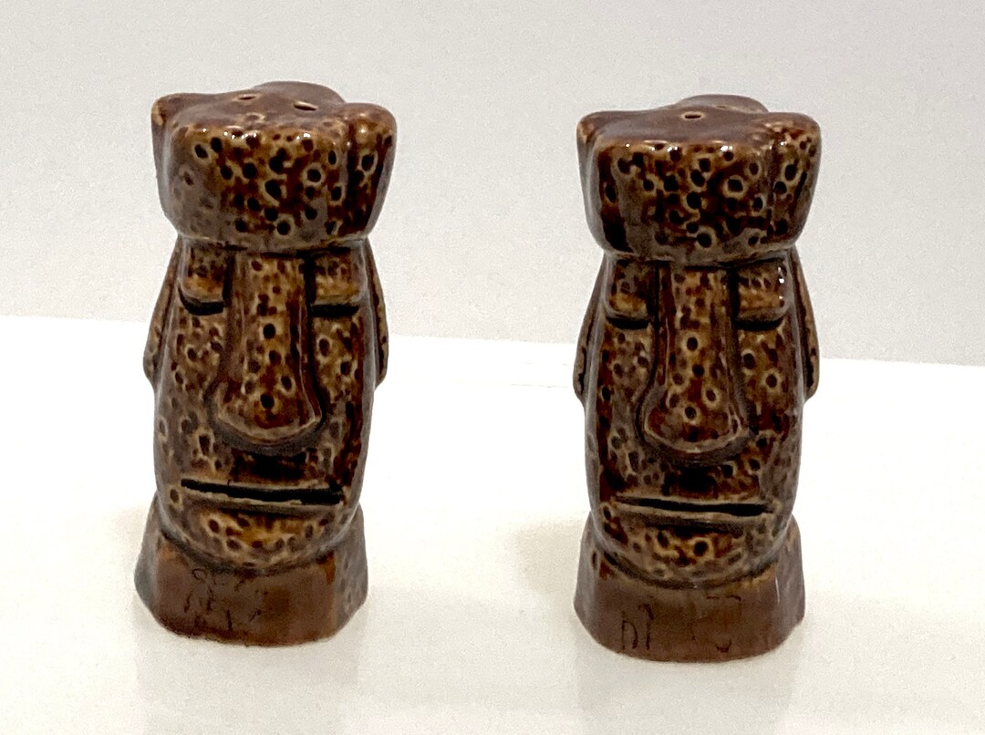 Moai Figures Salt and Pepper Shaker Set Vintage 60s Ceramic Brown Chess ...