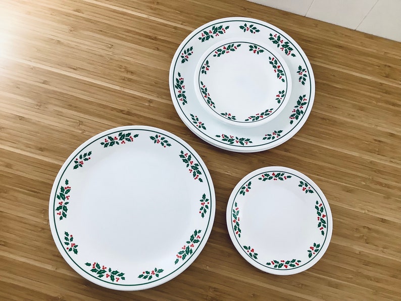 Vintage Corelle Christmas Dinnerware Set, Holly Pattern, 16 Piece - Etsy