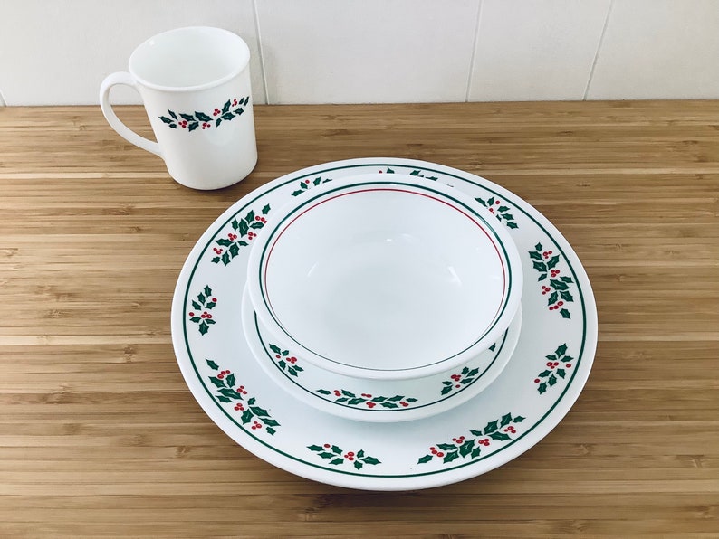 Vintage Corelle Christmas Dinnerware Set, Holly Pattern, 16 Piece - Etsy