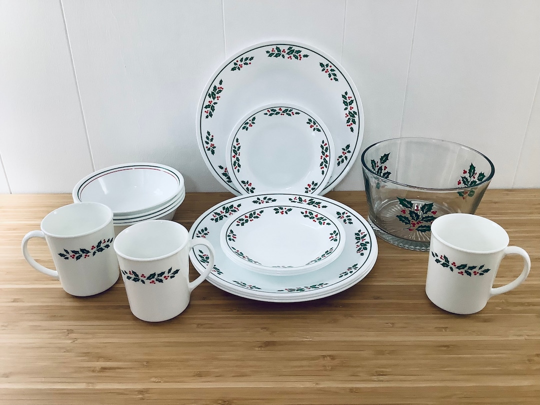 Vintage Christmas Corelle Full Dinnerware Set of 16 Holly Retro ...
