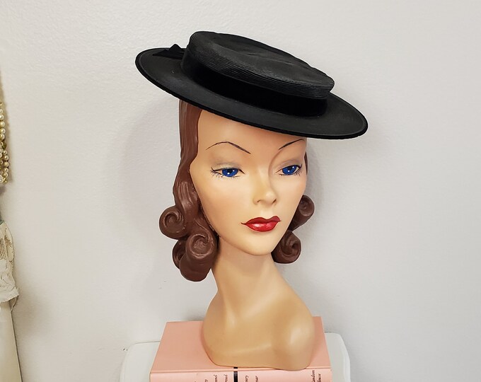 A New Look Vintage 1940's / 50's Black Straw Topper Hat With Velvet Bow ...