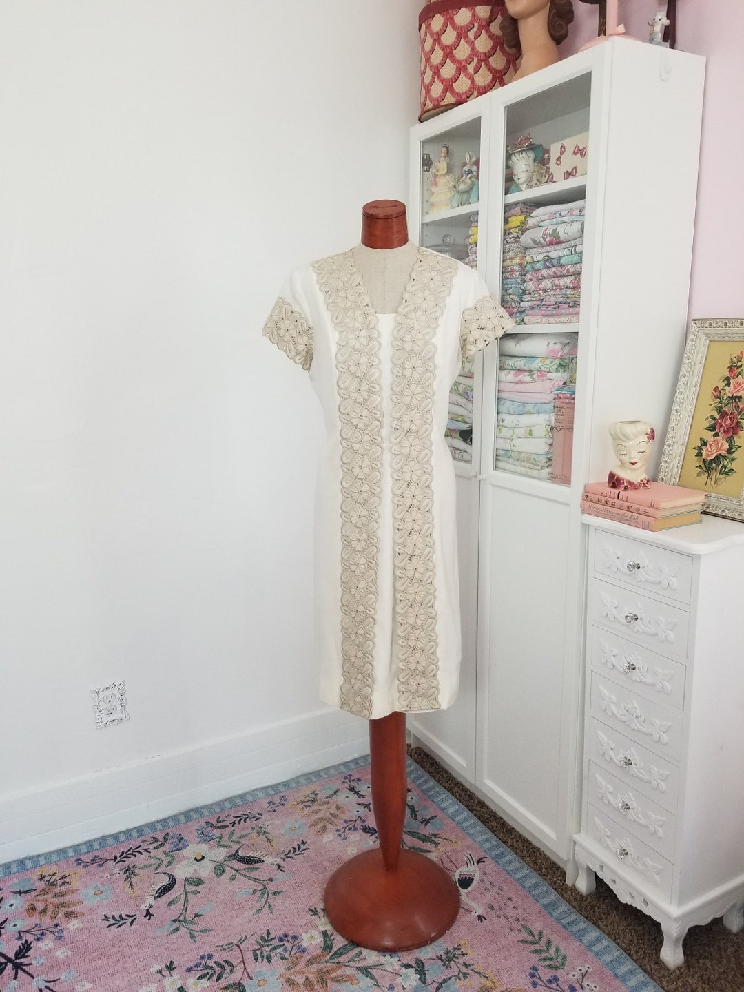 Vintage 1960's Cream Linen Shift Dress With Deep Floral Borders ...