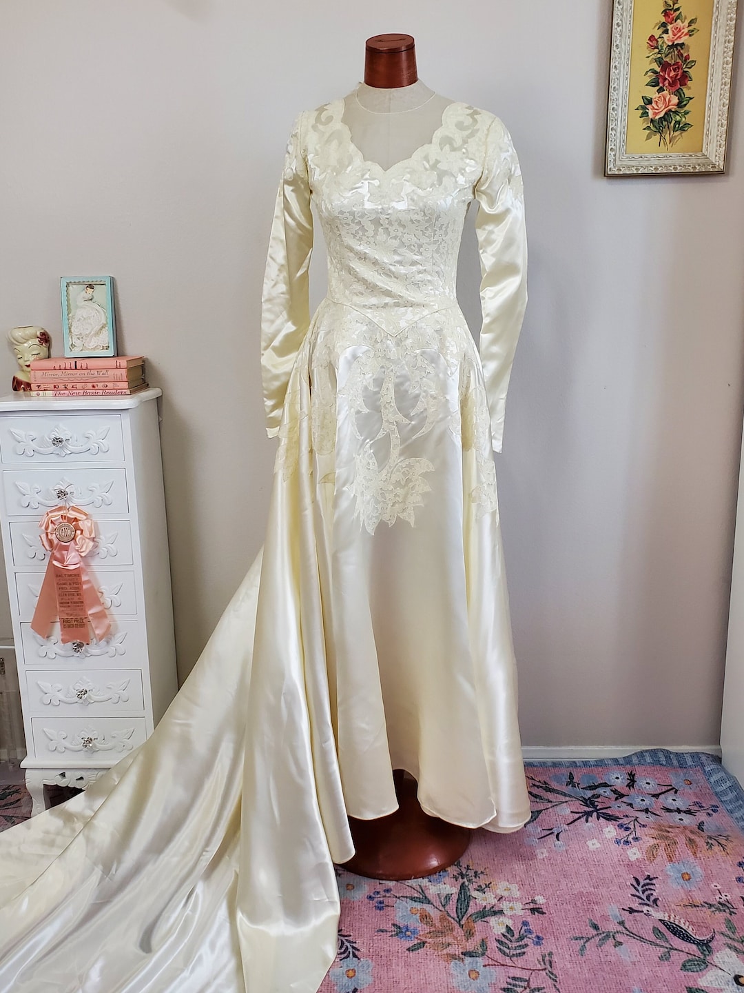 Vintage 1940's Liquid Candle Light Satin Button Back Ivory Cream Lace ...