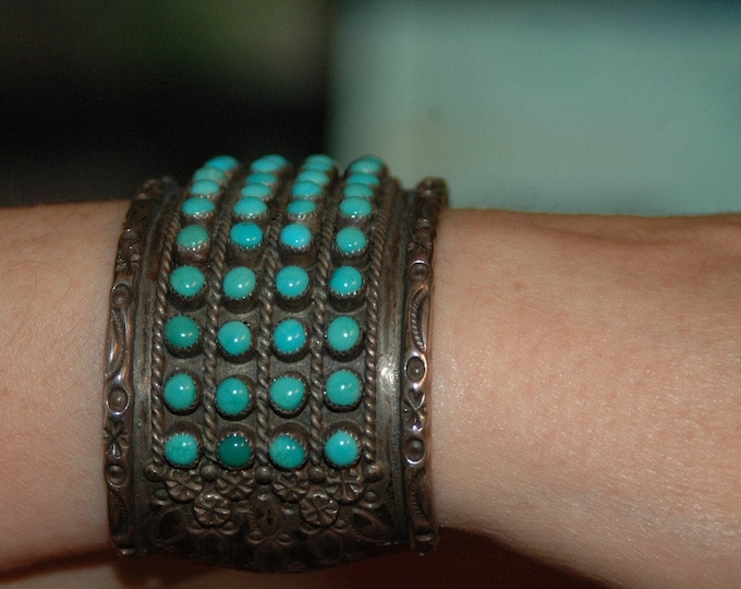 Exquisite Old Zuni Jason Pearl Ukestine Petit Point Snake Eye's Cluster ...